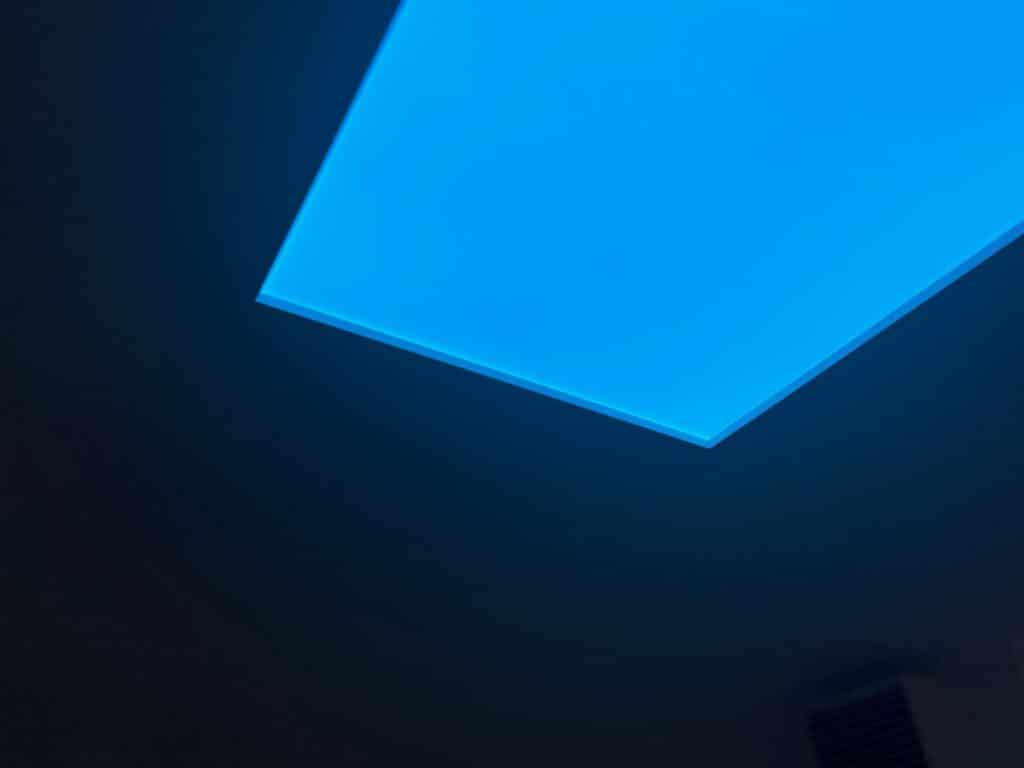 This is how easy it is to mount the new Philips Hue Surimu on the ...